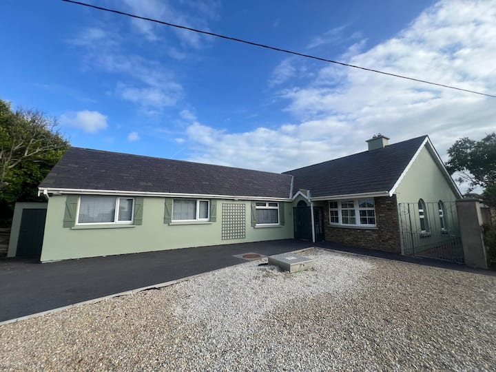 Entire Home With Hot Tub - Wexford