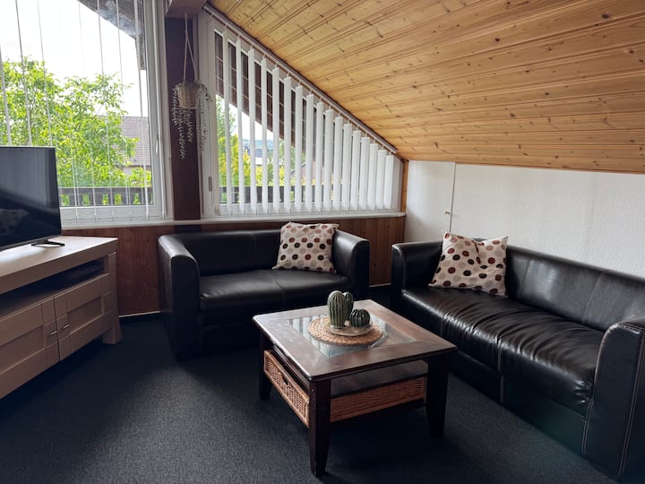 2-zimmer Dachgeschosswohnung Mit Kdb Und Balkon - Cologne