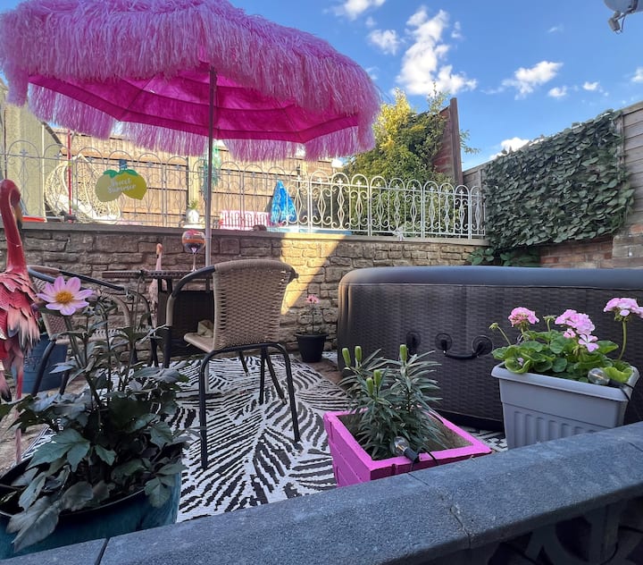 Home In Highworth - Swindon