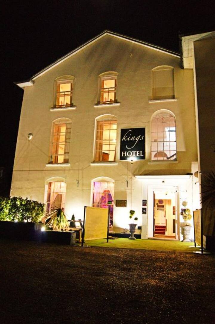 Kings Hotel Newmarket - Newmarket