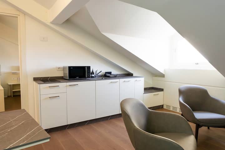 Arona Palace | Apt. Classic H - Arona, Italy