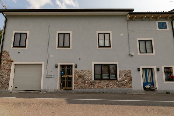 Private Room-ensuite Bathroom & Charming Courtyard - Lazise