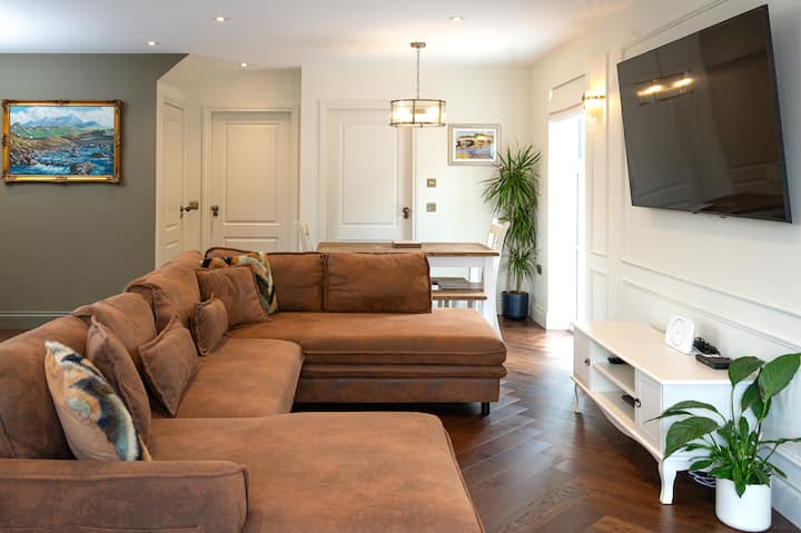 Stylish Cottage With Log Burner - Gatehouse of Fleet