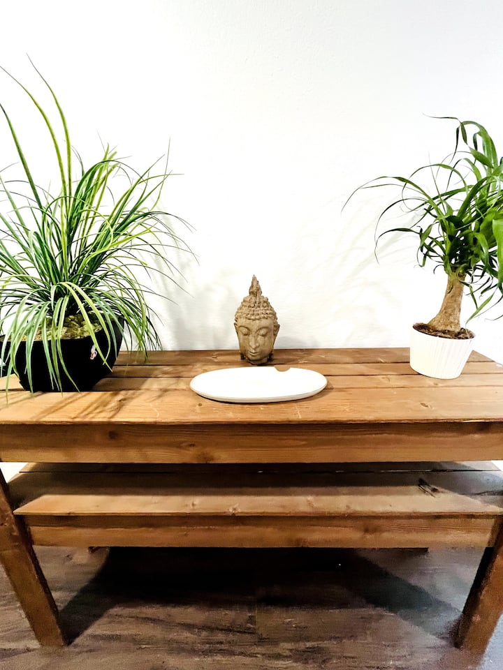 The Zen Luxe Lounge - Leander, TX