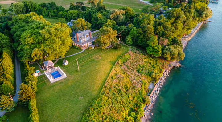 Private 5 Acre Lakefront Estate | Pool & Hot Tub - St. Catharines