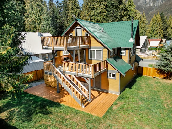 Couple's Chalet, Spa & Fitness Retreat - Sunshine Valley