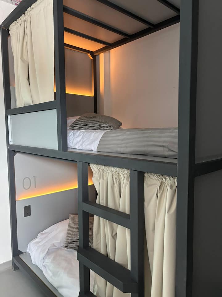 Cama En Hab Solo Mujeres 8 P (Amarilla) - Guadalajara, México