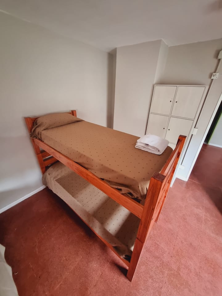 Dormitorio Mixto 8 Personas - Puerto Madryn