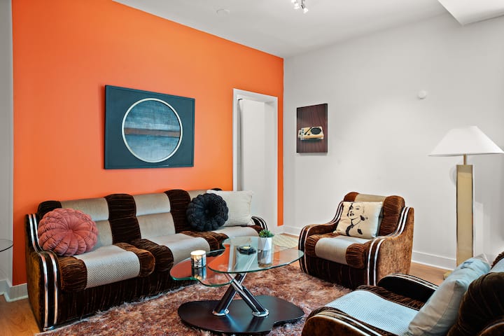The 70s Boogie Disco Loft! Sleeps 6 - Montreal