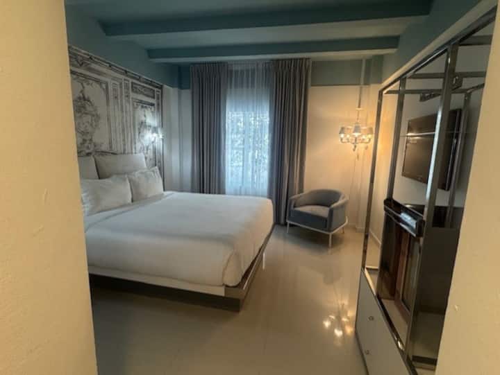 King Bedroom, Cozy, Large, Close To The Beach. - Miami Beach, FL