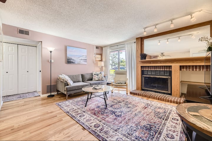 Love This Cozy Condo By Red Rocks! - Lakewood, CO