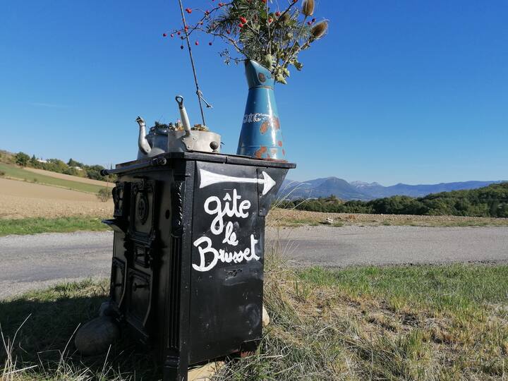 Le Vieux Domaine Du Brusset. Gîte En Campagne - Hautes-Alpes