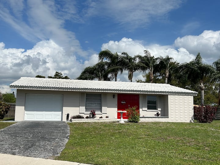 Cozy 2bd Cottage In Great Location! - Sarasota, FL