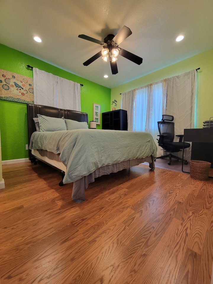 Private Entry Cabin, Spa Tub, Fastwifi, Workspace - Berkeley, CA