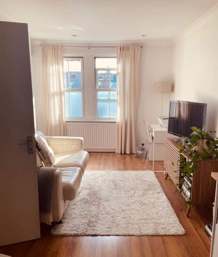 One Bedroom Flat In St Margarets, Twickenham - Twickenham