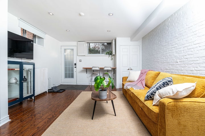 Modern 1br Basement Suite W/ Private Entrance - Toronto