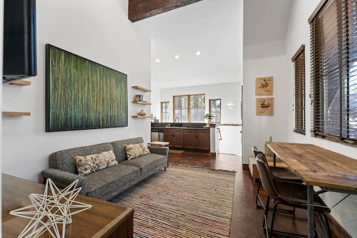 Truckee - Tahoe Winter Guesthouse - Truckee, CA