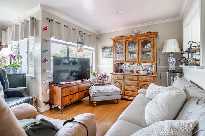 Be Our Guest, Private, In-suite Bath, Queen Bed. - Salinas, CA