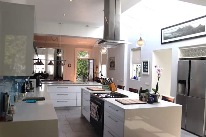 Large Victorian Family Home Close To The Sea. - Kapstadt