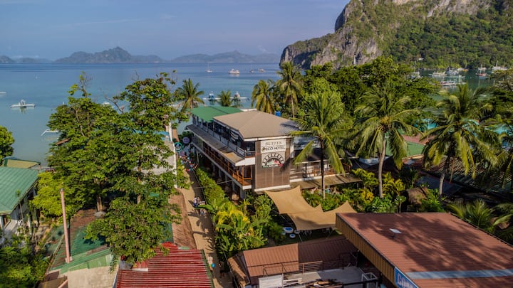 Beachfront Stay W/ Amazing Sunset View In El Nido - El Nido, Philippines