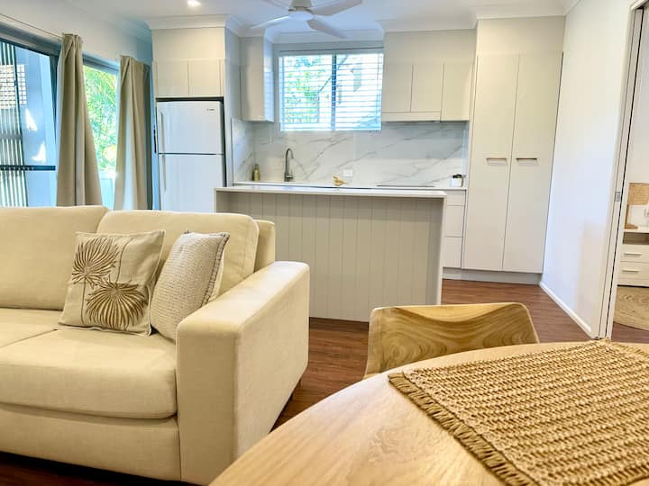 Central Unit. Minutes To Moffats Shelly Bulcock - Sunshine Coast