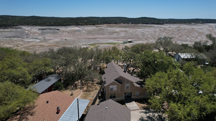 Medina Lake, Pets Allowed - Medina Lake, TX