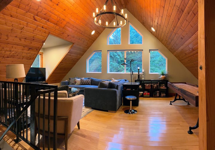 Stevens Pass Chalet: Entire House (4-10 Guests) - Skykomish, WA