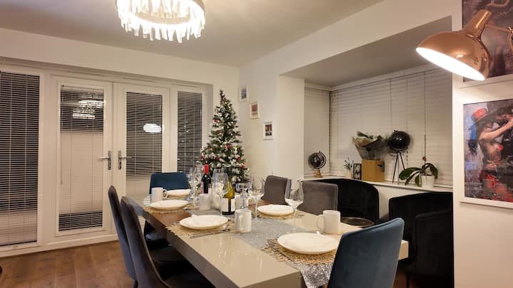 Lovett Haven | Hot Tub Near Bradgate (Sleeps 6) - Loughborough