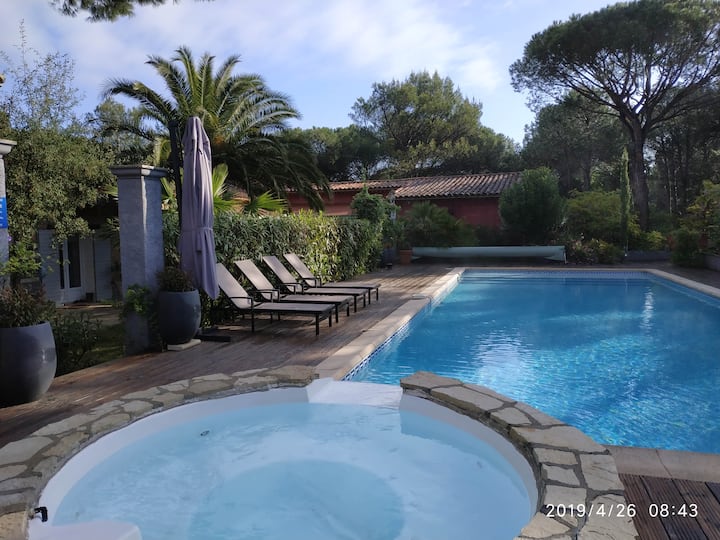 Maison Bois Les Mayombes Dans Pinède Avec Piscine - Roquebrune-sur-Argens