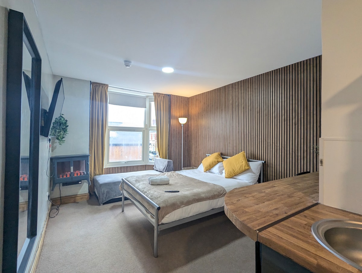 Inner-City Bedsit 4 - Apartments for Rent in Cardiff, Wales, United ...