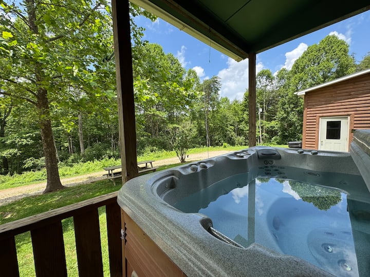 Spacious Eagle's Landing Cabin Near Hocking Hills - New Plymouth, OH