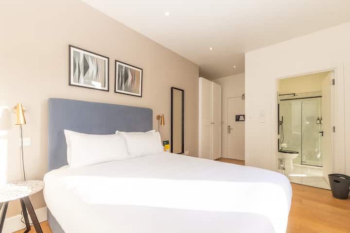 Efficient 1f City Room Near Vauxhall Station - London, UK