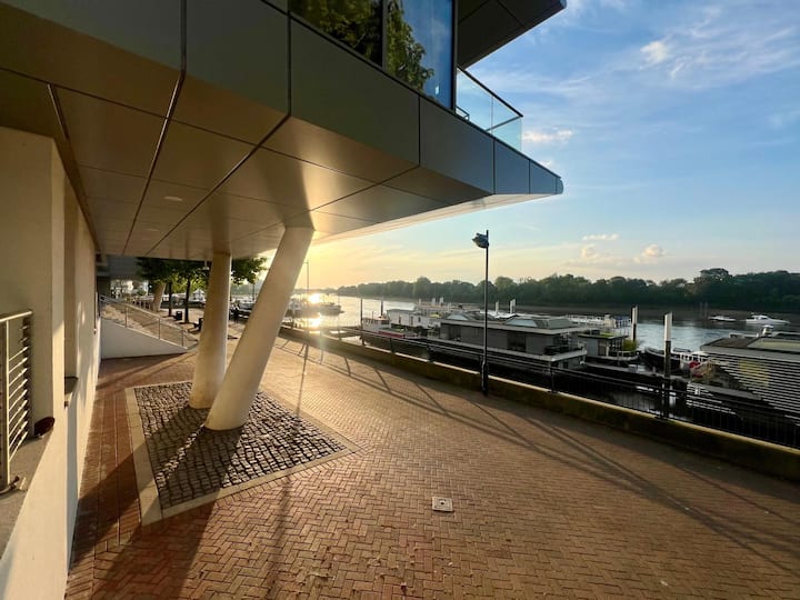 5*apt.waterfront.exceptional Location.gardenlevel - London