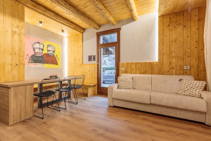 Boutique Alpine Two-bedroom By Supastays - Courmayeur