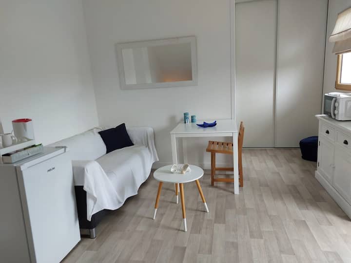 Logement Avec Salle D'eau Et Accès Indépendant - Saint-Pair-sur-Mer