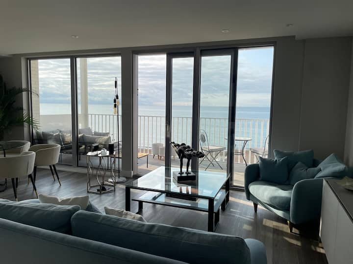 Beachfront Paradise - 스테이닝