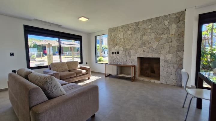 Casa Nova C/ Lareira, Churrasqueira, Pátio Cercado - Garopaba