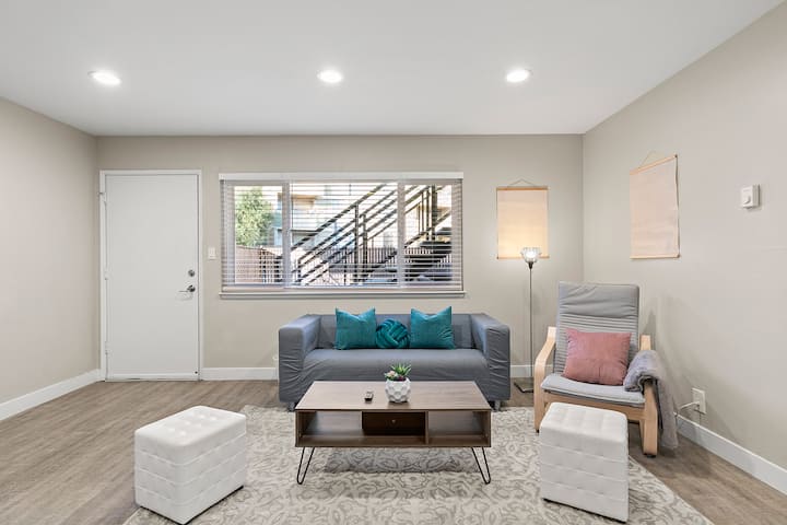 Jane's Home (F1) | Remodeled 2b1b Home W Parking - Sunnyvale, CA