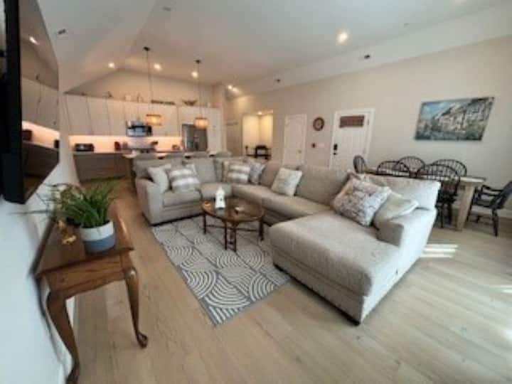 Close To Beach Boards Rides! Spacious New Condo! - Wildwood, NJ