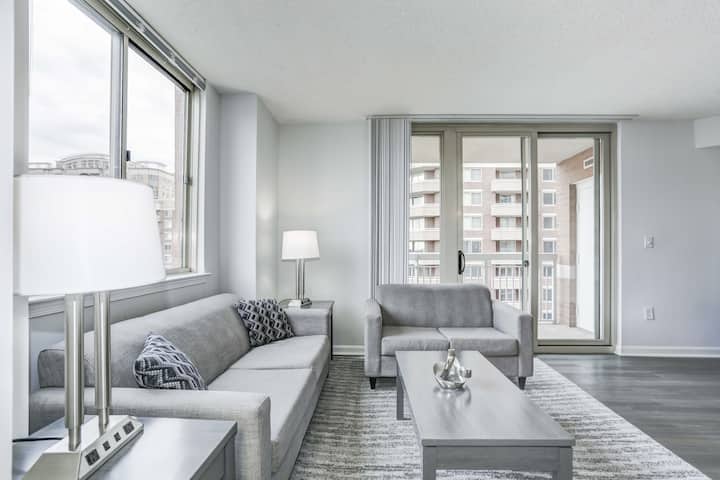 Arlington 2 Bedroom / 2 Bath - Walk To Metro - Arlington, VA