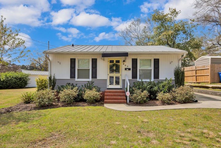 Bright Cottage Minutes To Downtown & Fort Bragg - Fayetteville, NC