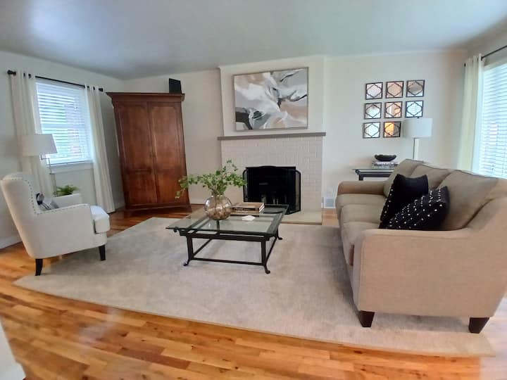 Mid-century On Boulevard - 2 Miles From Town - Bay City, MI