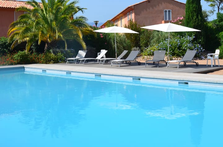 Villa 4*,  4/5 Pers,  Plage à Pied, St Cyprien - Sainte-Lucie-de-Porto-Vecchio