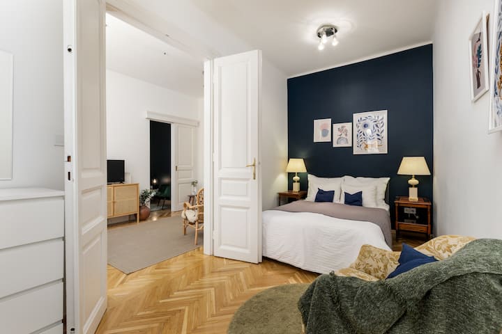 5 Minutes To Metro, 3 Bedrooms - Budapest