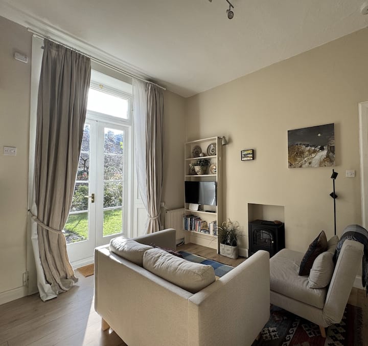 Charming Central Canalside Flat With Secret Garden - Edimburgo