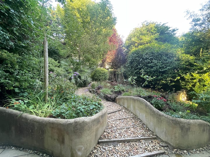 Two Bedroomed Flat And Garden Close To The Sea - Brighton