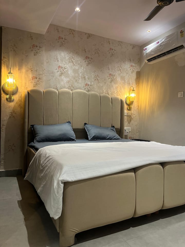 1 Bhk | Lovers| Self Checkin | Party | Independent - Kharar