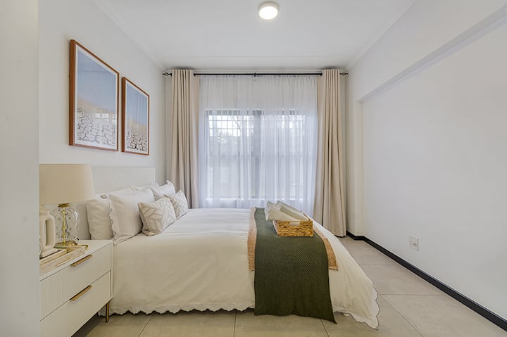 Your Sunny Garden Getaway: 2 Bed | 2 Bath - Lanseria