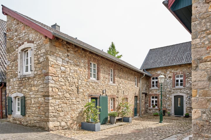 Neu! Historischer Altbau In Ruhiger Lage - Stolberg