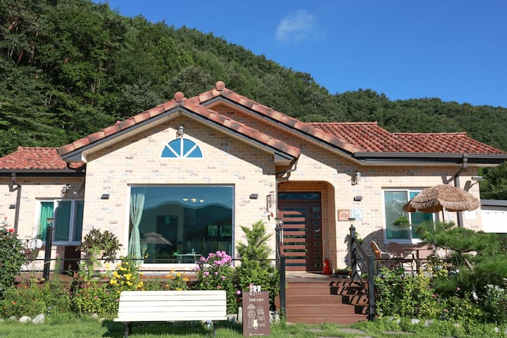 하동 
[친절한 순필씨] 

하루 한팀!
독채팬션
자연에서의 
온전한 쉼! - 하동군